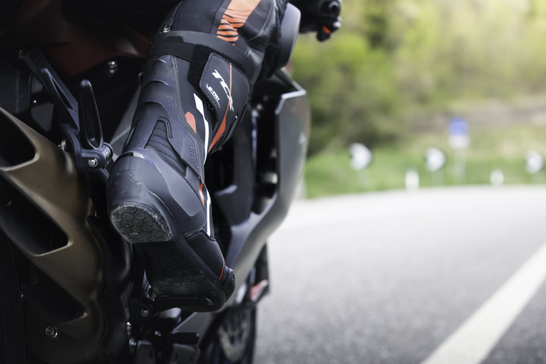 How to - Choose Motorcycle Boots from Helmet City